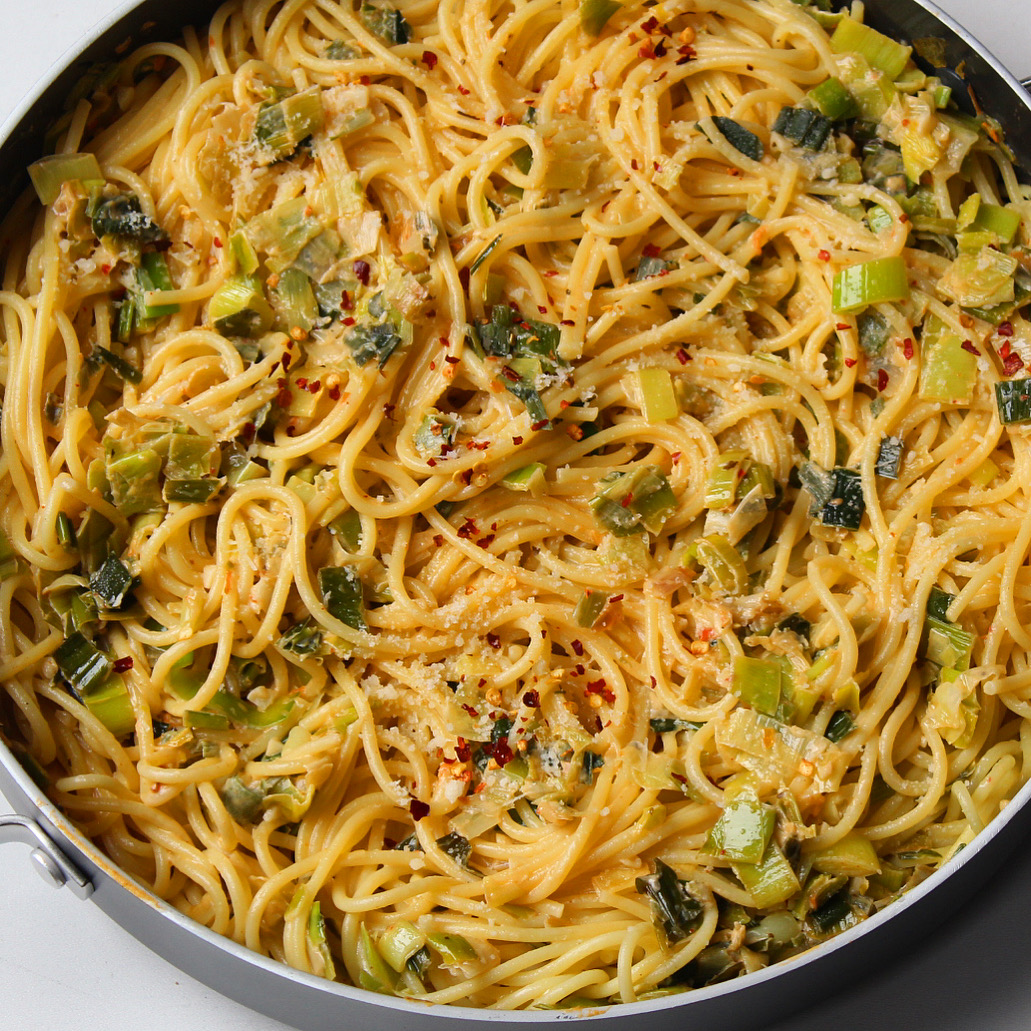 Spaghetti met prei, roomkaas en chili - Lot of Taste